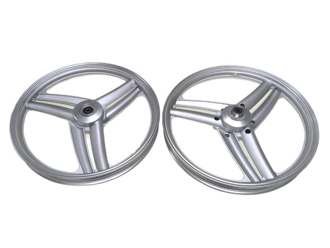 17 inch Puch Grimeca style 3 spoke wheelset silver grey