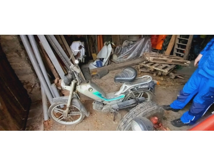 Puch Parking: Barn find X50-3 after 30 years parking - Eigenaar ...