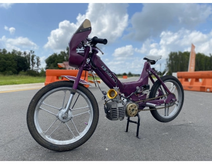 Puch Parking: Purple Drag-race Maxi - Eigenaar: Joshua Bates